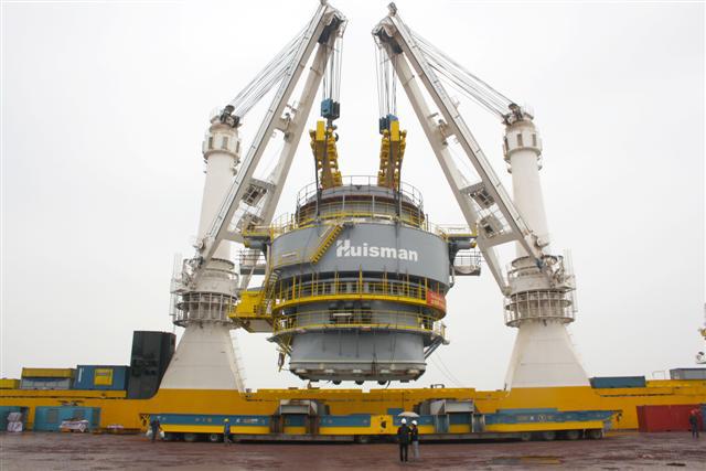 Heavy Lift Mast Cranes - Huisman